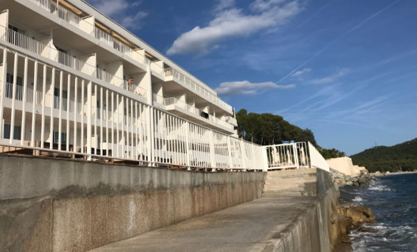 Hotel Les Roches Rouges | It’s retro - horecatrends.com